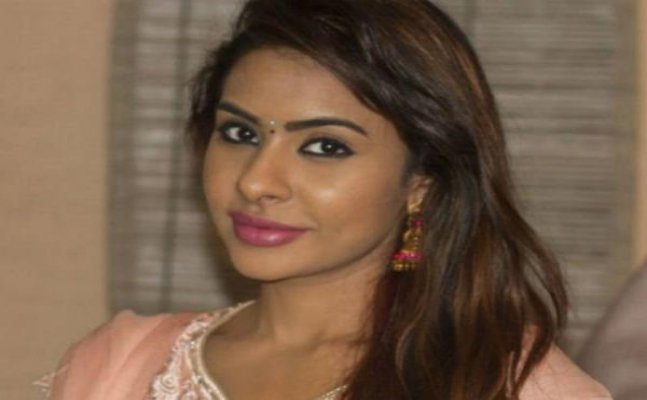 Telugu actress Sri Reddy strips in public; got detained later | NEWS ...